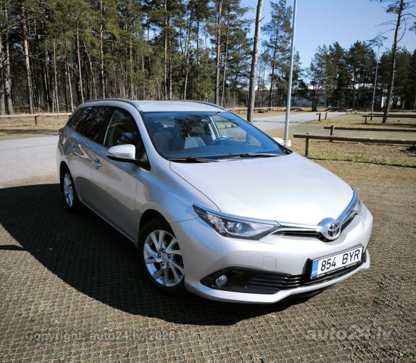 Grey Toyota Auris 2018 in Tallinn, with an engine capacity of 1.60 L and mileage of 114 thousand km for 9800 €, photo 8 on AUTOMOTO.COM.LV