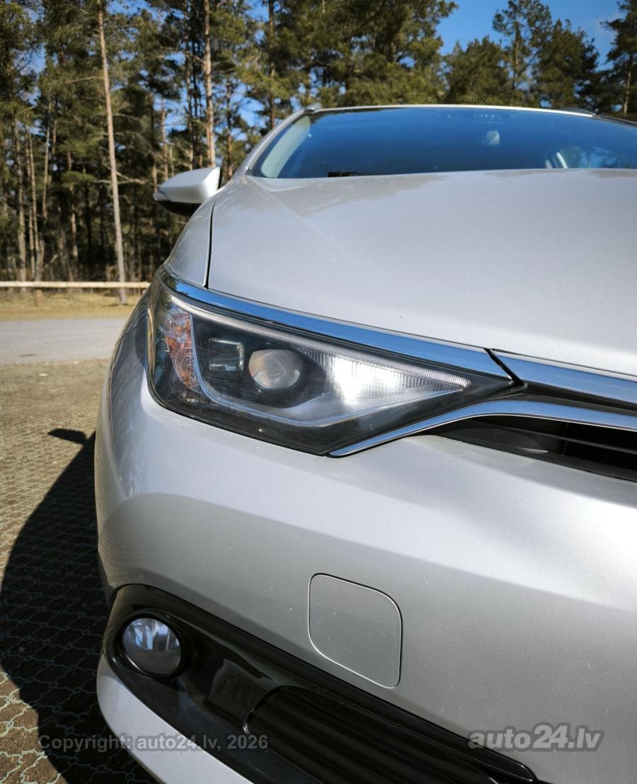 Grey Toyota Auris 2018 in Tallinn, with an engine capacity of 1.60 L and mileage of 114 thousand km for 9800 €, photo 10 on AUTOMOTO.COM.LV