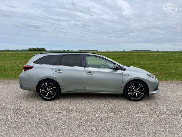 Pelēks Toyota Auris 2018 Vilkaviškis, ar dzinēja tilpumu 1.80 L un nobraukumu 225 tūkst. km par 10900 €, foto 6 vietnē AUTOMOTO.COM.LV