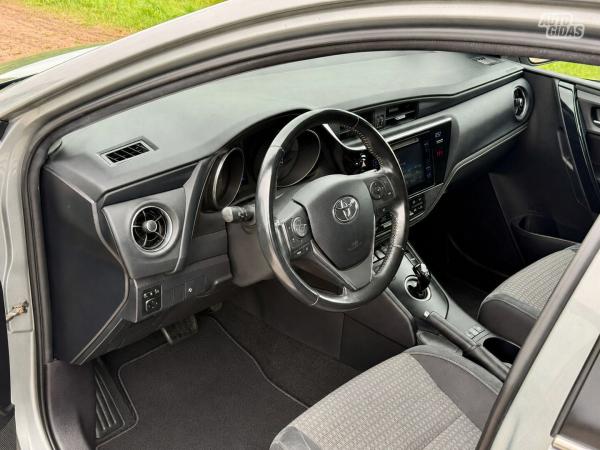 Pelēks Toyota Auris 2018 Vilkaviškis, ar dzinēja tilpumu 1.80 L un nobraukumu 225 tūkst. km par 10900 €, foto 9 vietnē AUTOMOTO.COM.LV