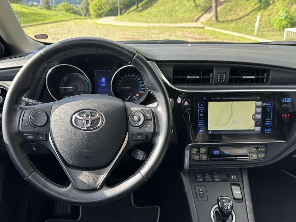 Pelēks Toyota Auris 2018 Kauņa, ar dzinēja tilpumu 1.80 L un nobraukumu 230 tūkst. km par 10950 €, foto 3 vietnē AUTOMOTO.COM.LV