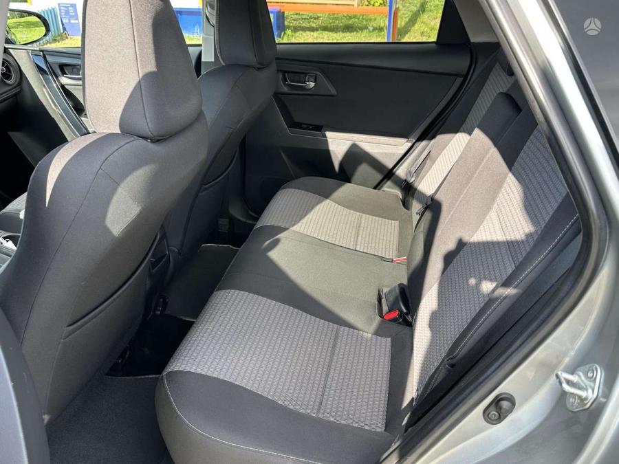 Pelēks Toyota Auris 2018 Kauņa, ar dzinēja tilpumu 1.80 L un nobraukumu 230 tūkst. km par 10950 €, foto 20 vietnē AUTOMOTO.COM.LV