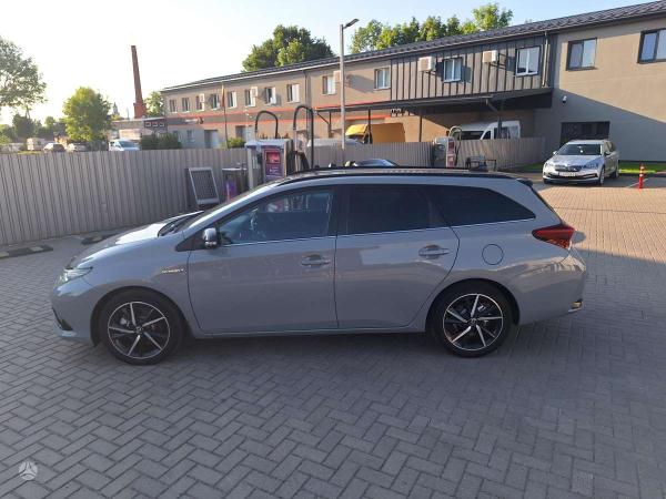 Grey Toyota Auris 2018 in Vilkaviskis, with an engine capacity of 1.80 L and mileage of 250 thousand km for 11200 €, photo 2 on AUTOMOTO.COM.LV