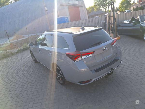 Grey Toyota Auris 2018 in Vilkaviskis, with an engine capacity of 1.80 L and mileage of 250 thousand km for 11200 €, photo 3 on AUTOMOTO.COM.LV