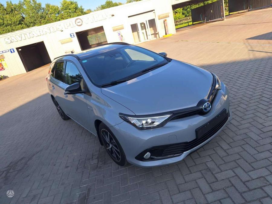 Grey Toyota Auris 2018 in Vilkaviskis, with an engine capacity of 1.80 L and mileage of 250 thousand km for 11200 €, photo 8 on AUTOMOTO.COM.LV