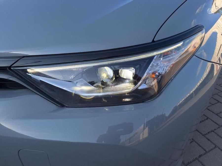 Grey Toyota Auris 2018 in Vilkaviskis, with an engine capacity of 1.80 L and mileage of 250 thousand km for 11200 €, photo 10 on AUTOMOTO.COM.LV