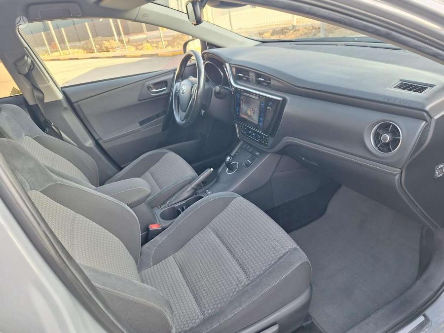 Grey Toyota Auris 2018 in Vilkaviskis, with an engine capacity of 1.80 L and mileage of 250 thousand km for 11200 €, photo 11 on AUTOMOTO.COM.LV