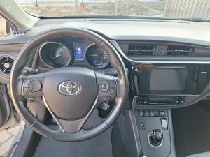 Grey Toyota Auris 2018 in Vilkaviskis, with an engine capacity of 1.80 L and mileage of 250 thousand km for 11200 €, photo 16 on AUTOMOTO.COM.LV