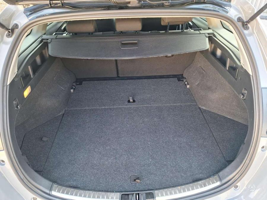 Grey Toyota Auris 2018 in Vilkaviskis, with an engine capacity of 1.80 L and mileage of 250 thousand km for 11200 €, photo 17 on AUTOMOTO.COM.LV