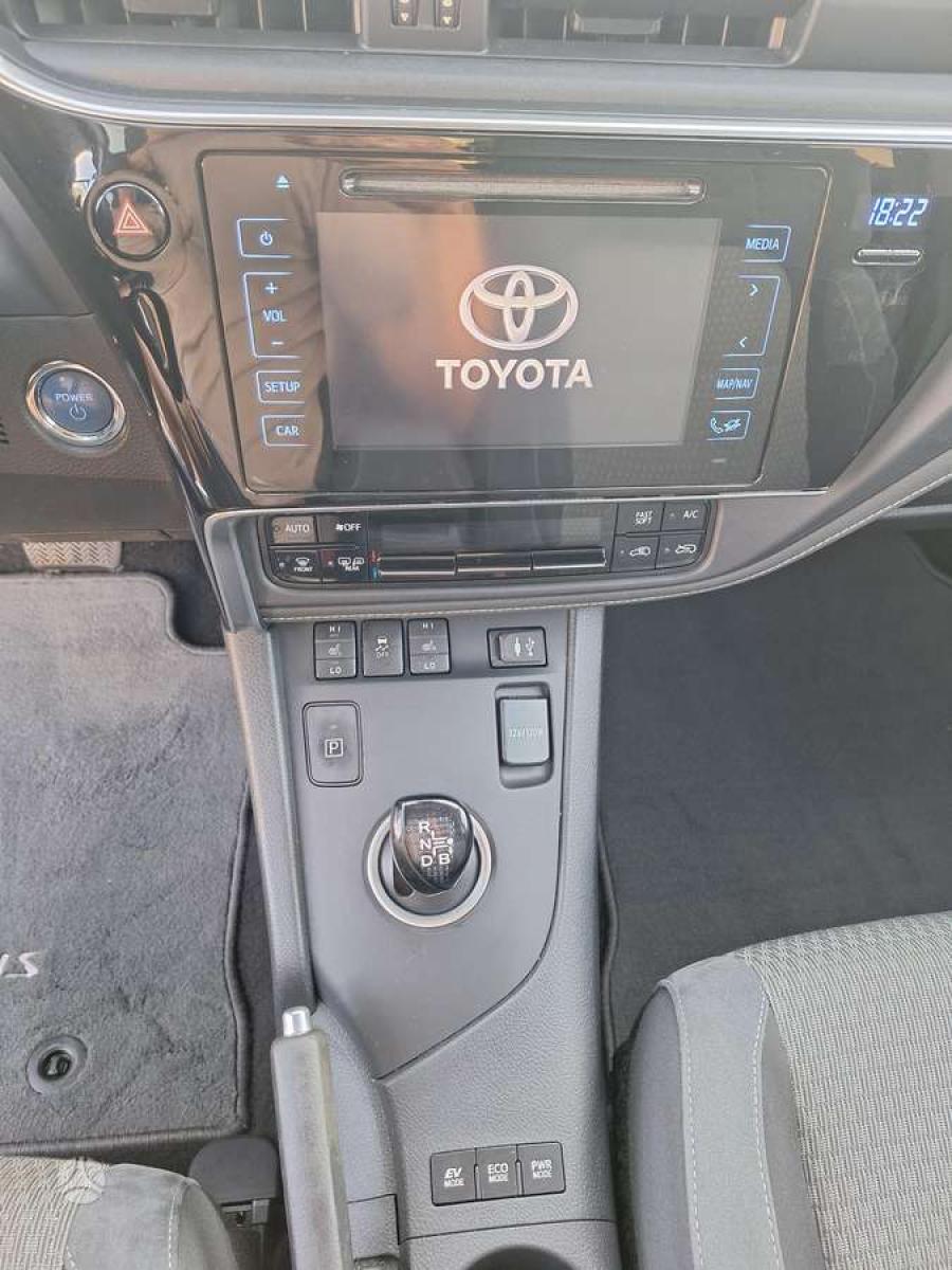 Grey Toyota Auris 2018 in Vilkaviskis, with an engine capacity of 1.80 L and mileage of 250 thousand km for 11200 €, photo 18 on AUTOMOTO.COM.LV