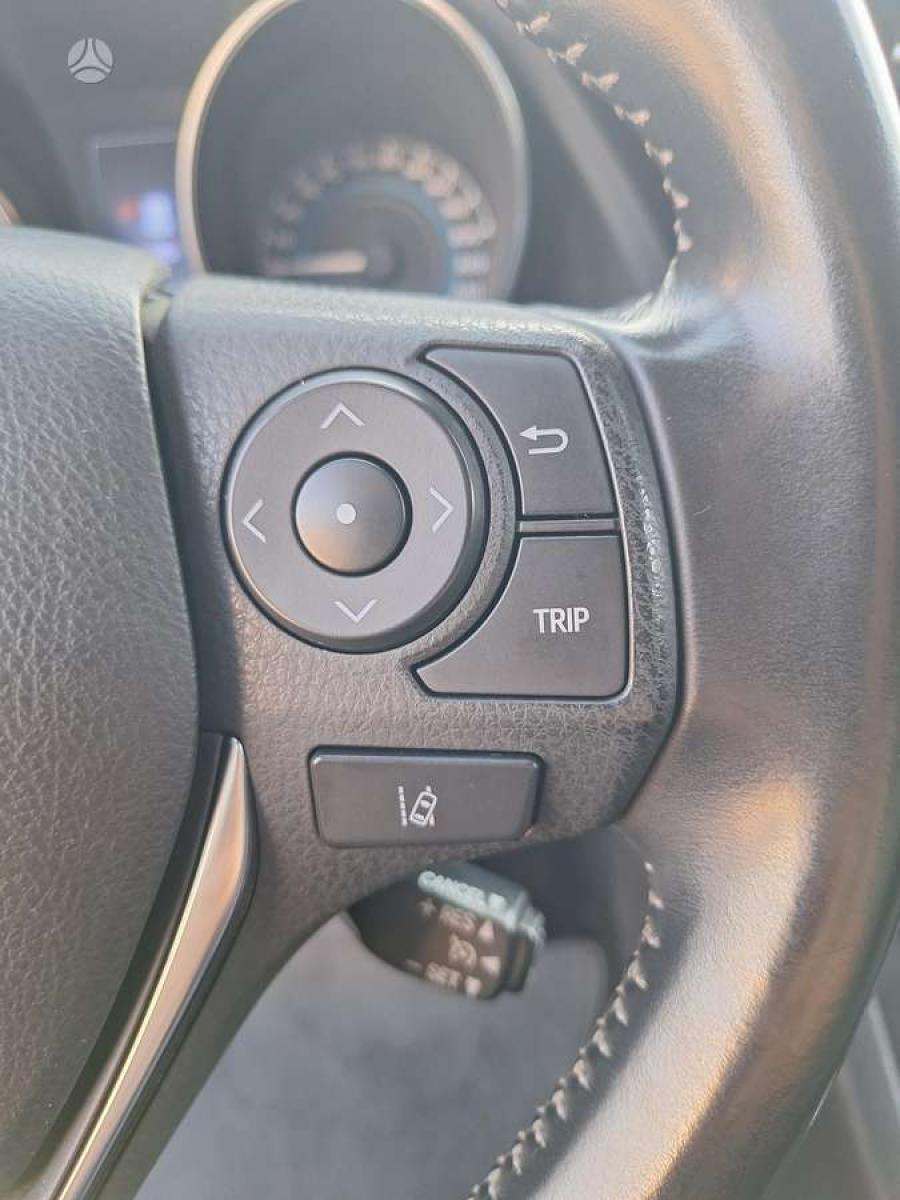 Grey Toyota Auris 2018 in Vilkaviskis, with an engine capacity of 1.80 L and mileage of 250 thousand km for 11200 €, photo 21 on AUTOMOTO.COM.LV