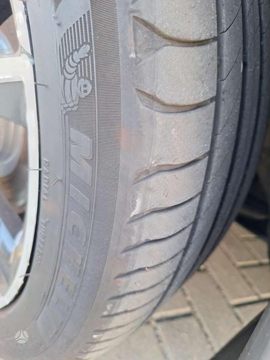 Grey Toyota Auris 2018 in Vilkaviskis, with an engine capacity of 1.80 L and mileage of 250 thousand km for 11200 €, photo 25 on AUTOMOTO.COM.LV