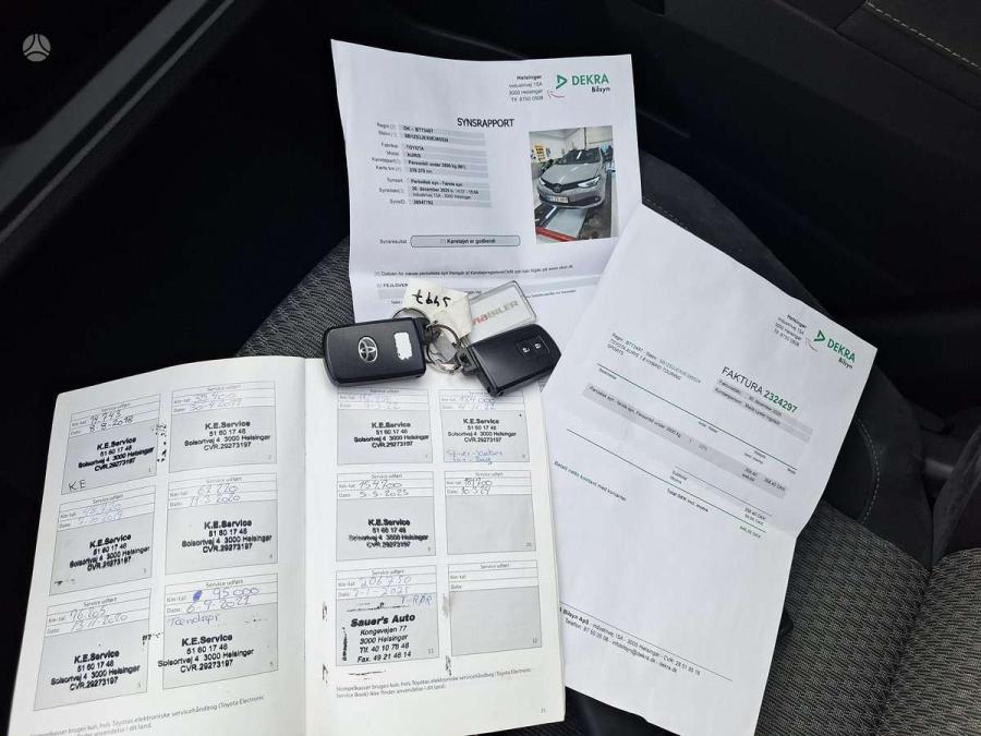 Grey Toyota Auris 2018 in Vilkaviskis, with an engine capacity of 1.80 L and mileage of 250 thousand km for 11200 €, photo 29 on AUTOMOTO.COM.LV