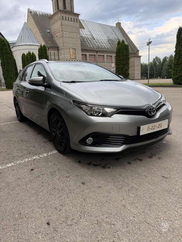 Grey Toyota Auris 2018 in Alytus, with an engine capacity of 1.60 L and mileage of 240 thousand km for 6999 €, photo 2 on AUTOMOTO.COM.LV