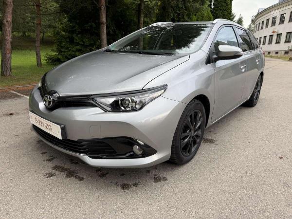 Grey Toyota Auris 2018 in Alytus, with an engine capacity of 1.60 L and mileage of 240 thousand km for 6999 €, photo 3 on AUTOMOTO.COM.LV