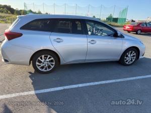 Grey Toyota Auris 2018 in Tallinn, with an engine capacity of 1.60 L and mileage of 94 thousand km for 12500 €, photo 5 on AUTOMOTO.COM.LV