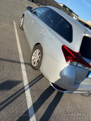 Grey Toyota Auris 2018 in Tallinn, with an engine capacity of 1.60 L and mileage of 94 thousand km for 12500 €, photo 6 on AUTOMOTO.COM.LV