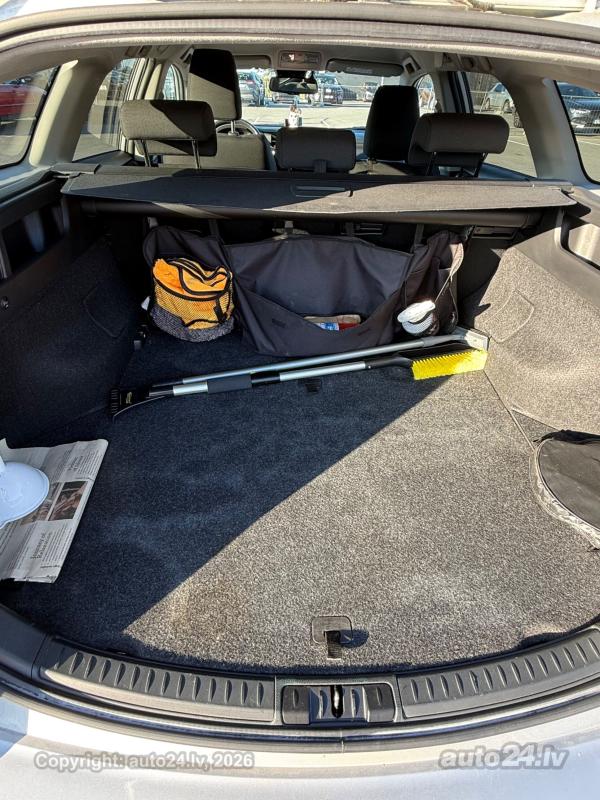 Grey Toyota Auris 2018 in Tallinn, with an engine capacity of 1.60 L and mileage of 94 thousand km for 12500 €, photo 10 on AUTOMOTO.COM.LV