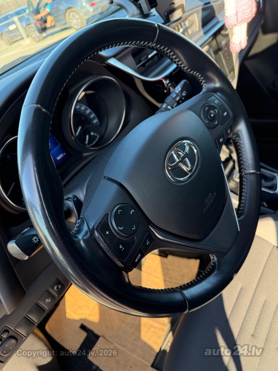 Grey Toyota Auris 2018 in Tallinn, with an engine capacity of 1.60 L and mileage of 94 thousand km for 12500 €, photo 12 on AUTOMOTO.COM.LV