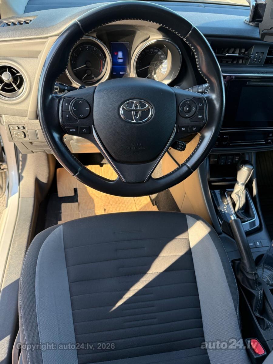 Grey Toyota Auris 2018 in Tallinn, with an engine capacity of 1.60 L and mileage of 94 thousand km for 12500 €, photo 14 on AUTOMOTO.COM.LV