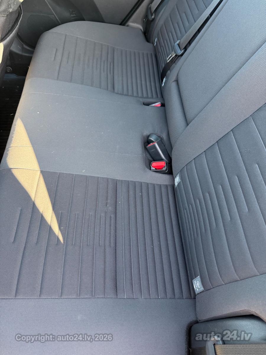 Grey Toyota Auris 2018 in Tallinn, with an engine capacity of 1.60 L and mileage of 94 thousand km for 12500 €, photo 23 on AUTOMOTO.COM.LV