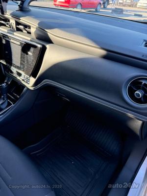 Grey Toyota Auris 2018 in Tallinn, with an engine capacity of 1.60 L and mileage of 94 thousand km for 12500 €, photo 24 on AUTOMOTO.COM.LV