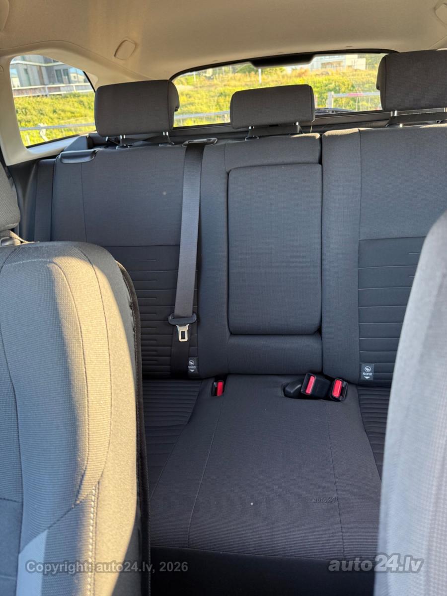 Grey Toyota Auris 2018 in Tallinn, with an engine capacity of 1.60 L and mileage of 94 thousand km for 12500 €, photo 27 on AUTOMOTO.COM.LV