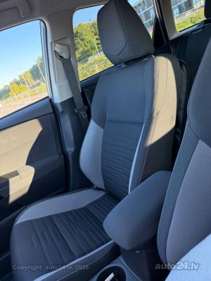 Grey Toyota Auris 2018 in Tallinn, with an engine capacity of 1.60 L and mileage of 94 thousand km for 12500 €, photo 28 on AUTOMOTO.COM.LV