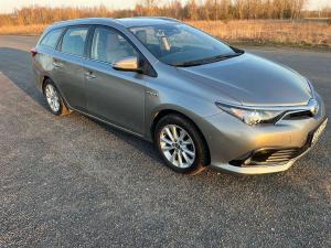 Grey Toyota Auris 2018 in Tallinn, with an engine capacity of 1.80 L and mileage of 229 thousand km for 10190 €, photo  on AUTOMOTO.COM.LV