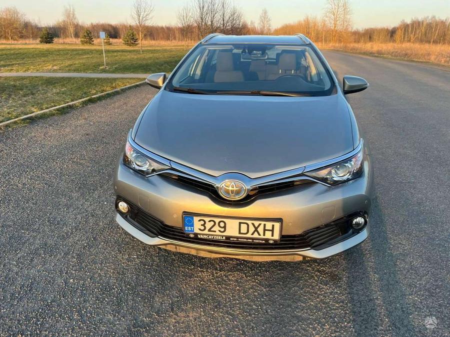 Pelēks Toyota Auris 2018 Tallina, ar dzinēja tilpumu 1.80 L un nobraukumu 229 tūkst. km par 10190 €, foto 3 vietnē AUTOMOTO.COM.LV