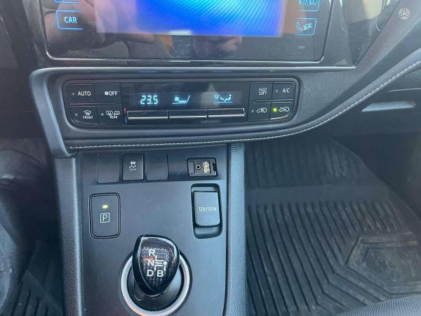 Grey Toyota Auris 2018 in Tallinn, with an engine capacity of 1.80 L and mileage of 229 thousand km for 10190 €, photo 10 on AUTOMOTO.COM.LV