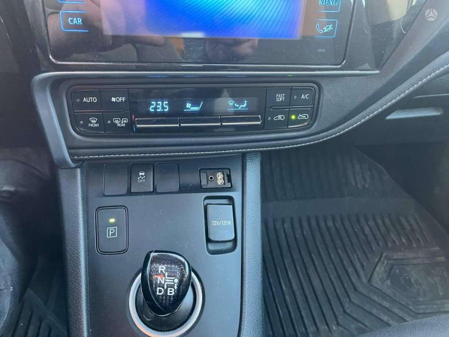 Pelēks Toyota Auris 2018 Tallina, ar dzinēja tilpumu 1.80 L un nobraukumu 229 tūkst. km par 10190 €, foto 11 vietnē AUTOMOTO.COM.LV