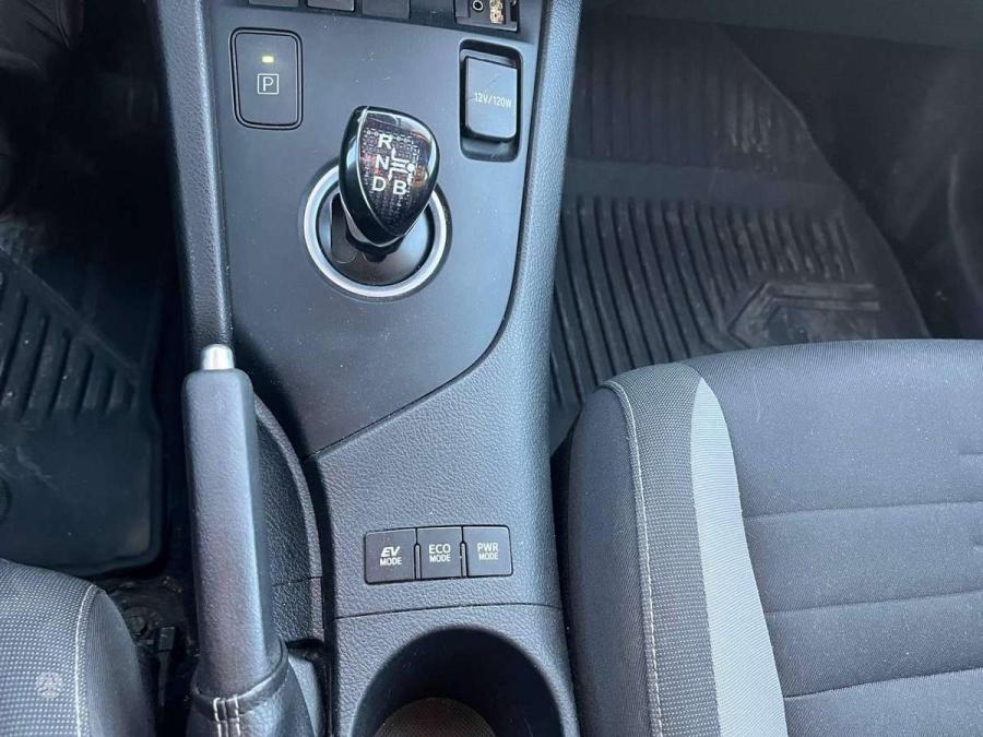 Pelēks Toyota Auris 2018 Tallina, ar dzinēja tilpumu 1.80 L un nobraukumu 229 tūkst. km par 10190 €, foto 13 vietnē AUTOMOTO.COM.LV