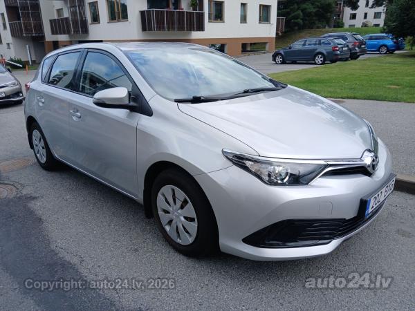 Grey Toyota Auris 2018 in Tallinn, with an engine capacity of 1.60 L and mileage of 163 thousand km for 10400 €, photo 1 on AUTOMOTO.COM.LV