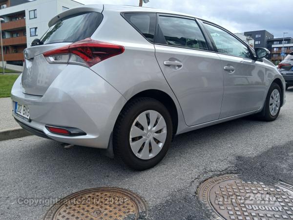 Grey Toyota Auris 2018 in Tallinn, with an engine capacity of 1.60 L and mileage of 163 thousand km for 10400 €, photo 9 on AUTOMOTO.COM.LV