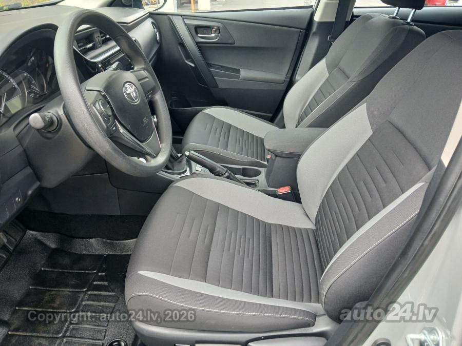Pelēks Toyota Auris 2018 Tallina, ar dzinēja tilpumu 1.60 L un nobraukumu 163 tūkst. km par 10400 €, foto 13 vietnē AUTOMOTO.COM.LV