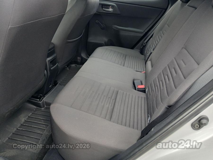Pelēks Toyota Auris 2018 Tallina, ar dzinēja tilpumu 1.60 L un nobraukumu 163 tūkst. km par 10400 €, foto 17 vietnē AUTOMOTO.COM.LV