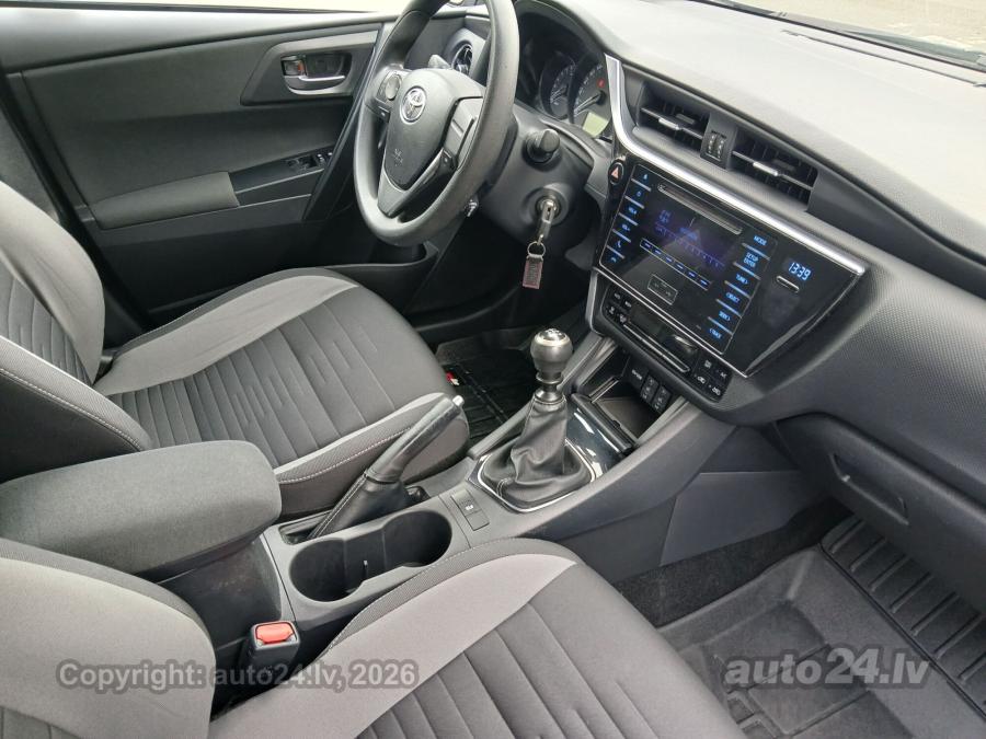 Pelēks Toyota Auris 2018 Tallina, ar dzinēja tilpumu 1.60 L un nobraukumu 163 tūkst. km par 10400 €, foto 18 vietnē AUTOMOTO.COM.LV