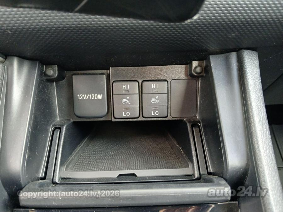 Pelēks Toyota Auris 2018 Tallina, ar dzinēja tilpumu 1.60 L un nobraukumu 163 tūkst. km par 10400 €, foto 20 vietnē AUTOMOTO.COM.LV