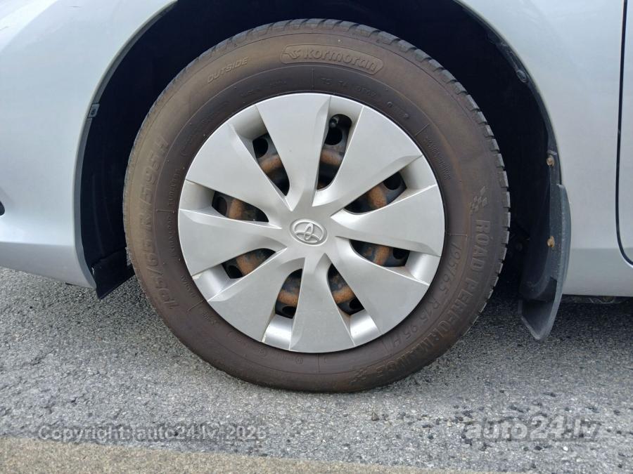 Pelēks Toyota Auris 2018 Tallina, ar dzinēja tilpumu 1.60 L un nobraukumu 163 tūkst. km par 10400 €, foto 24 vietnē AUTOMOTO.COM.LV