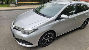 Grey Toyota Auris 2018 in Siauliai, with an engine capacity of 1.60 L and mileage of 201 thousand km for 8800 €, photo  on AUTOMOTO.COM.LV