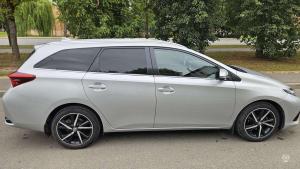 Grey Toyota Auris 2018 in Siauliai, with an engine capacity of 1.60 L and mileage of 201 thousand km for 8800 €, photo 4 on AUTOMOTO.COM.LV