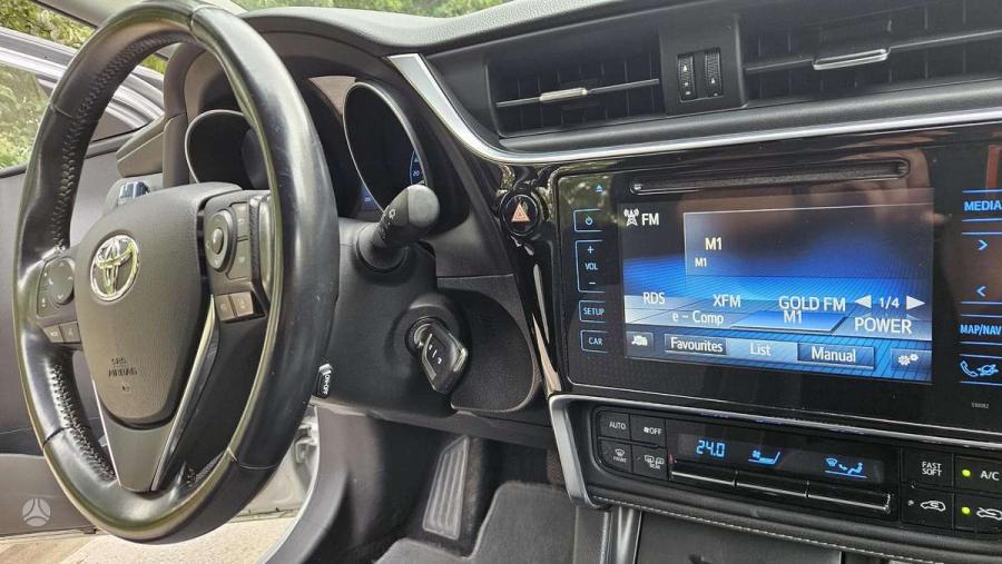 Grey Toyota Auris 2018 in Siauliai, with an engine capacity of 1.60 L and mileage of 201 thousand km for 8800 €, photo 7 on AUTOMOTO.COM.LV