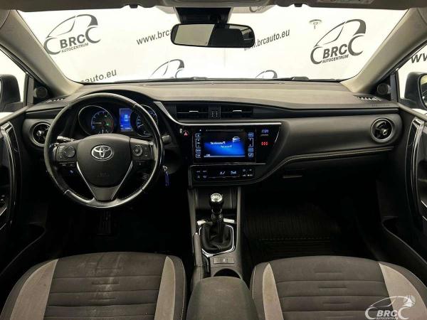 Grey Toyota Auris 2019 in Vilnius, with an engine capacity of 1.60 L and mileage of 114 thousand km for 10900 €, photo 4 on AUTOMOTO.COM.LV