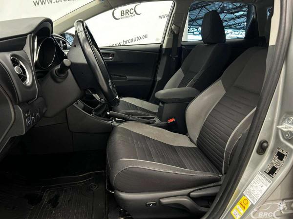 Grey Toyota Auris 2019 in Vilnius, with an engine capacity of 1.60 L and mileage of 114 thousand km for 10900 €, photo 5 on AUTOMOTO.COM.LV