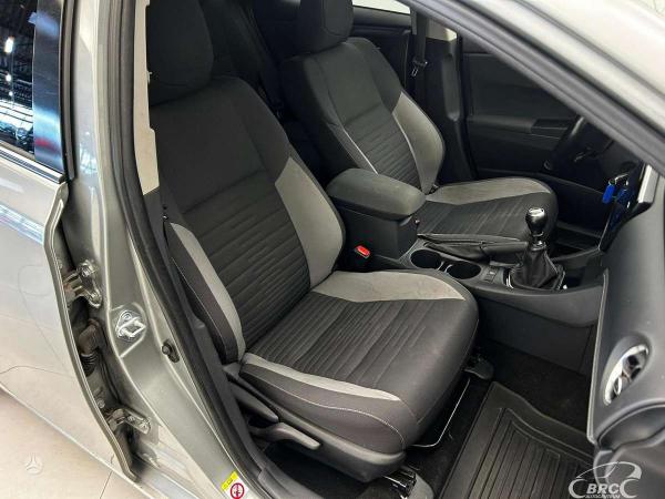 Grey Toyota Auris 2019 in Vilnius, with an engine capacity of 1.60 L and mileage of 114 thousand km for 10900 €, photo 6 on AUTOMOTO.COM.LV