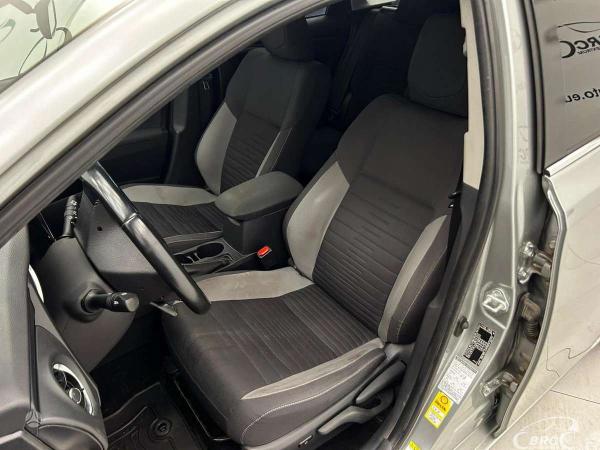 Grey Toyota Auris 2019 in Vilnius, with an engine capacity of 1.60 L and mileage of 114 thousand km for 10900 €, photo 7 on AUTOMOTO.COM.LV