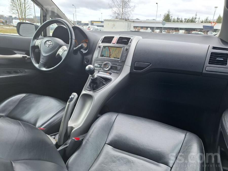 Toyota Auris 2007 Rīga, ar dzinēja tilpumu 2.20 L un nobraukumu 320 tūkst. km par 1750 €, foto 11 vietnē AUTOMOTO.COM.LV