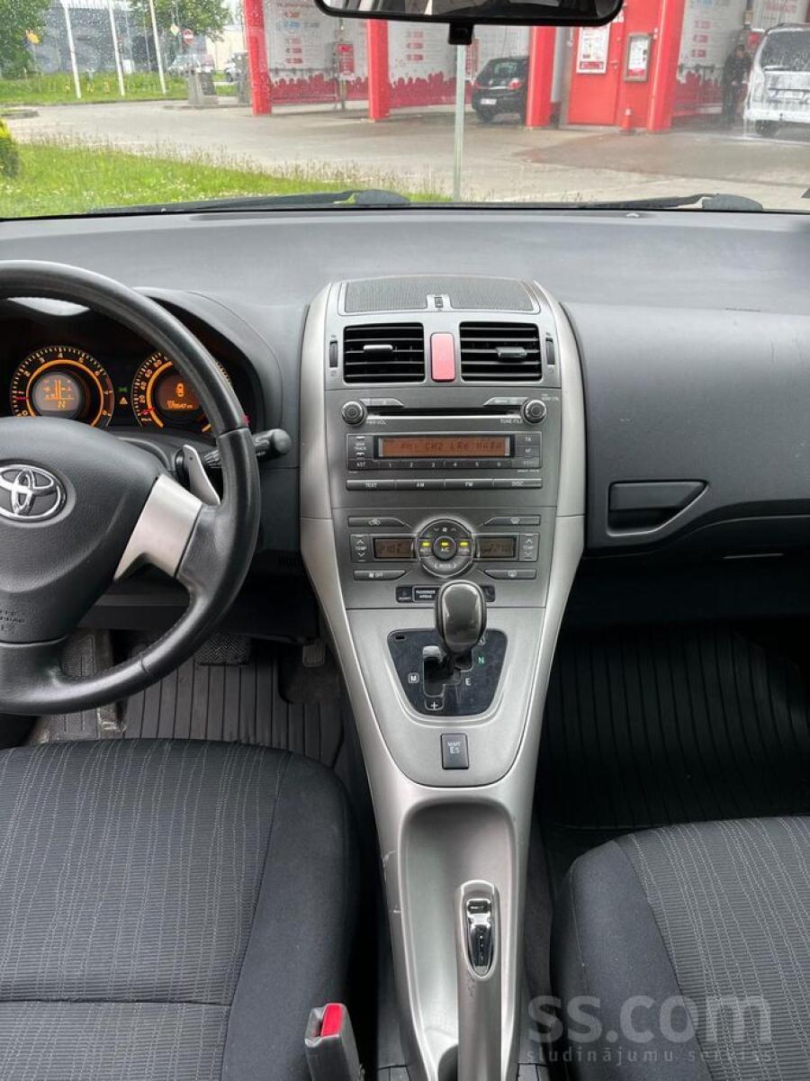 Toyota Auris 2007 in Riga, with an engine capacity of 1.60 L and mileage of 179 thousand km for 3100 €, photo 6 on AUTOMOTO.COM.LV
