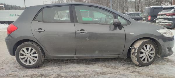 Toyota Auris 2007 Viļņa, ar dzinēja tilpumu 1.60 L un nobraukumu 255 tūkst. km par 3000 €, foto 4 vietnē AUTOMOTO.COM.LV